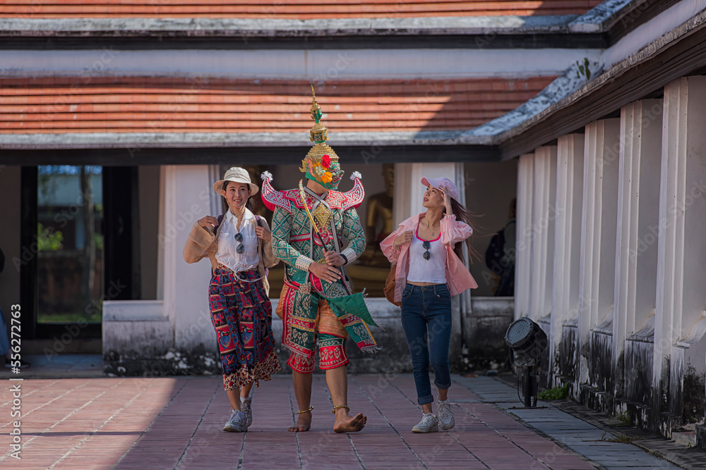 Tosakan is taking a beautiful woman for a walk around Ayutthaya ...