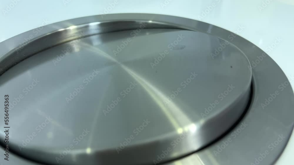 The iron lid of the bucket wobbles after That something was thrown at ...