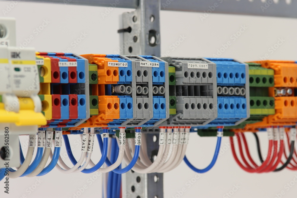 Foto de Electrical pass-through terminals for connecting electrical ...