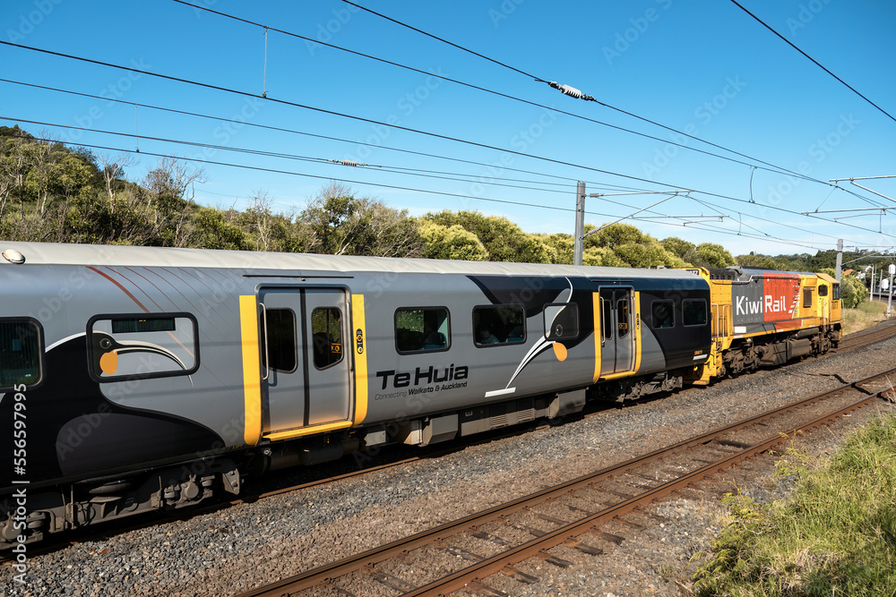 Te Huia train with KiwiRail DFB7077 DF class locomotive Stock Photo ...
