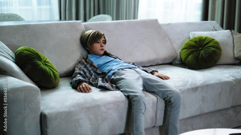 Vidéo Stock Tired exhausted handsome boy teenager walking and then ...