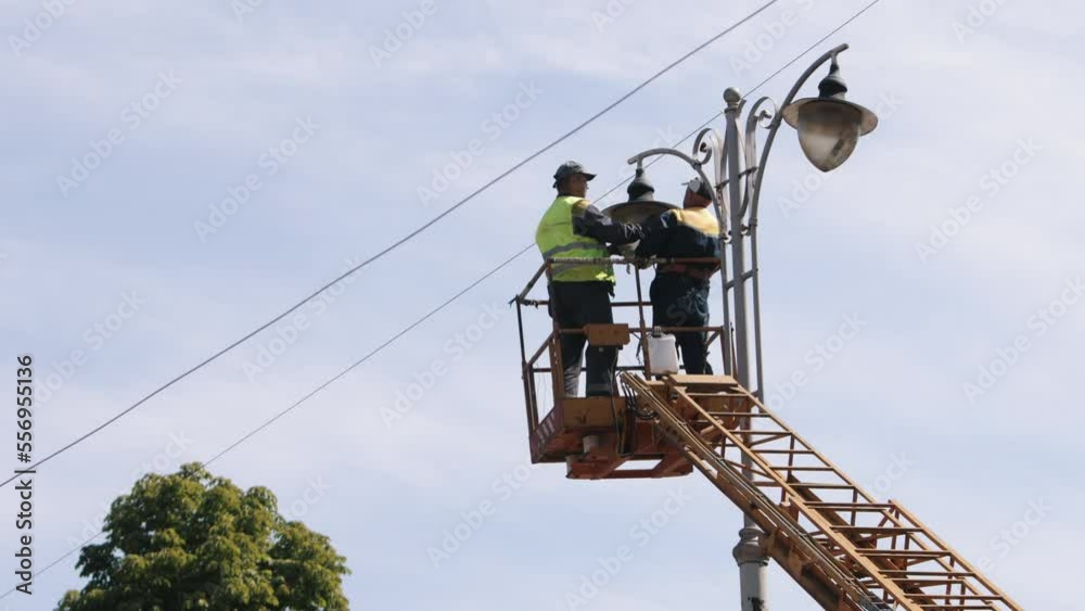 lift bucket, Street light, crane lifted. Employee of street light ...