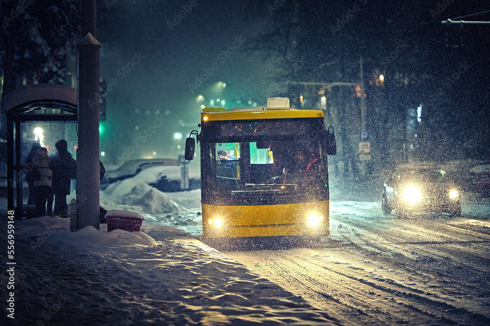 Foto de Bus pulls up to the stop, yellow city bus driving during ...