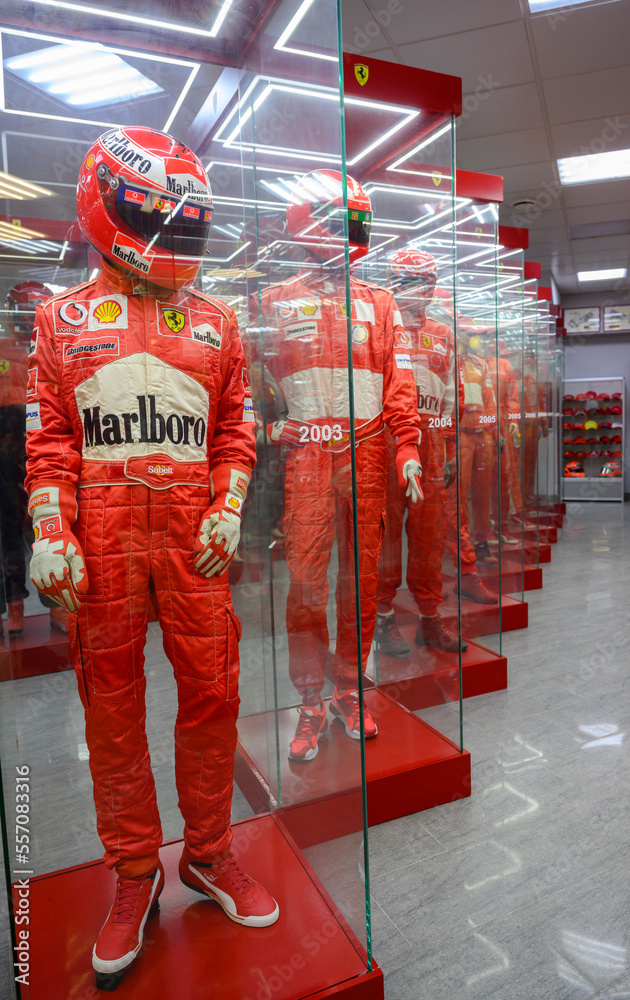 Fotka „ADLER, RUSSIA - JANUARY 30, 2022: Costumes of Formula 1 racing ...