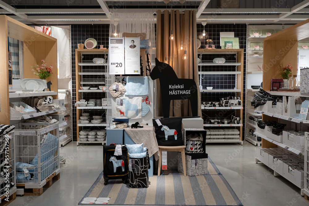 Foto de PENANG, MALAYSIA - AUG 04, 2022: IKEA Hasthage collection set ...