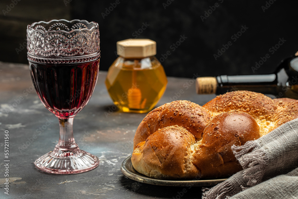 Challah bread, shabbat wine, Traditional Jewish Shabbat ritual. Shabbat ...