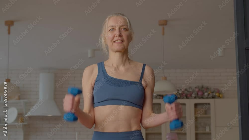 V铆deo do Stock: Active motivated attractive fit senior woman in ... V铆deo do Stock: Active motivated attractive fit senior woman in ...