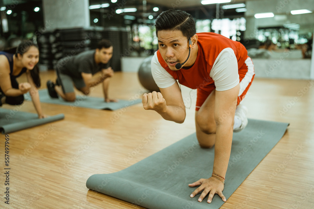 Foto de male instructor giving examples of movements to train the ...