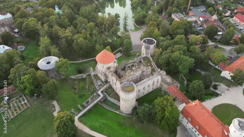 Video „Circeling around Cesis castle, medieval castles in Latvia ...