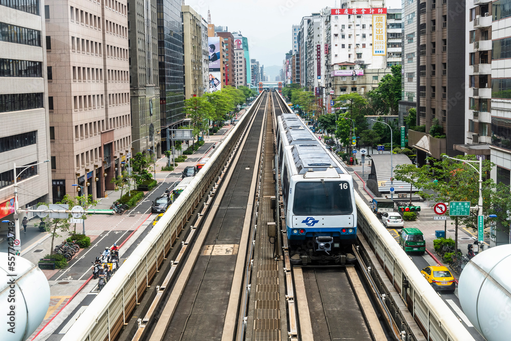 Taipei, Taiwan-May 5, 2020: Wenhu or Brown line of Taipei MRT in Taiwan ...