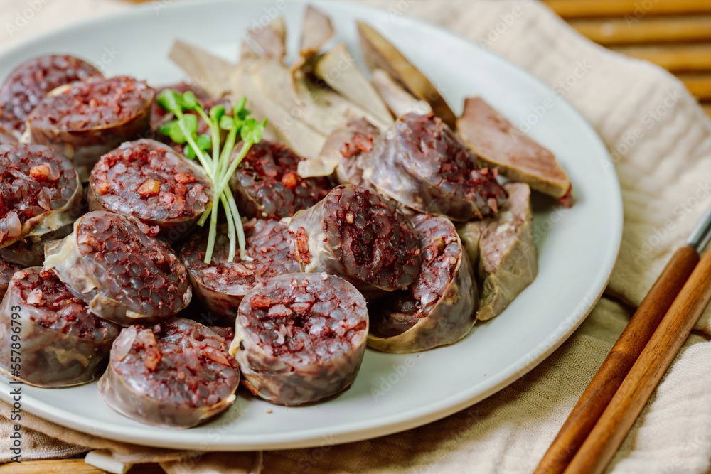 Sundae, Korean Blood Sausage : Pork intestines stuffed with glass ...