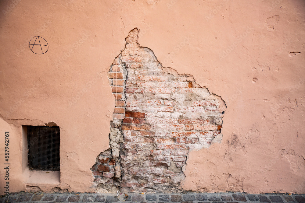 Fassade Bröckelt Ab: Was Ist Zu Tun? – STAZIE