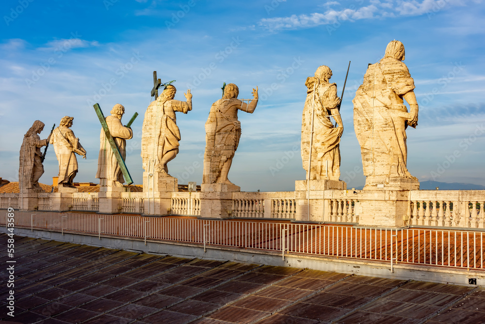 Statues of apostles on St. Peter's basilica facade in Vatican Stock ...