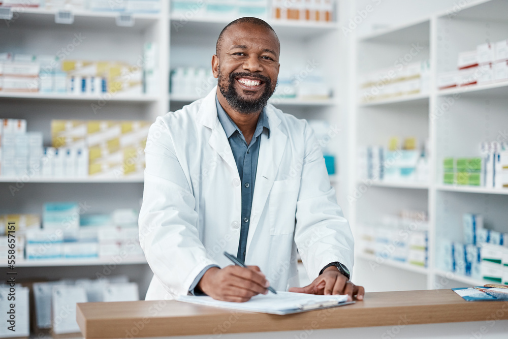 Foto de Pharmacy, portrait and black man with clipboard, medicine and ...