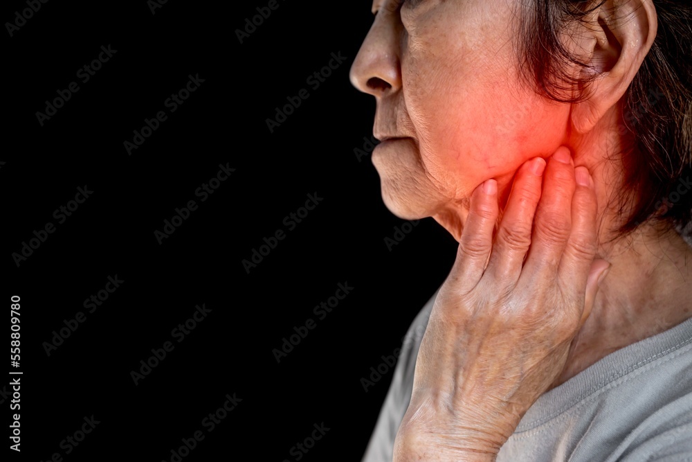 Inflammation at the jaw of Asian patient. She feels wisdom toothache ...