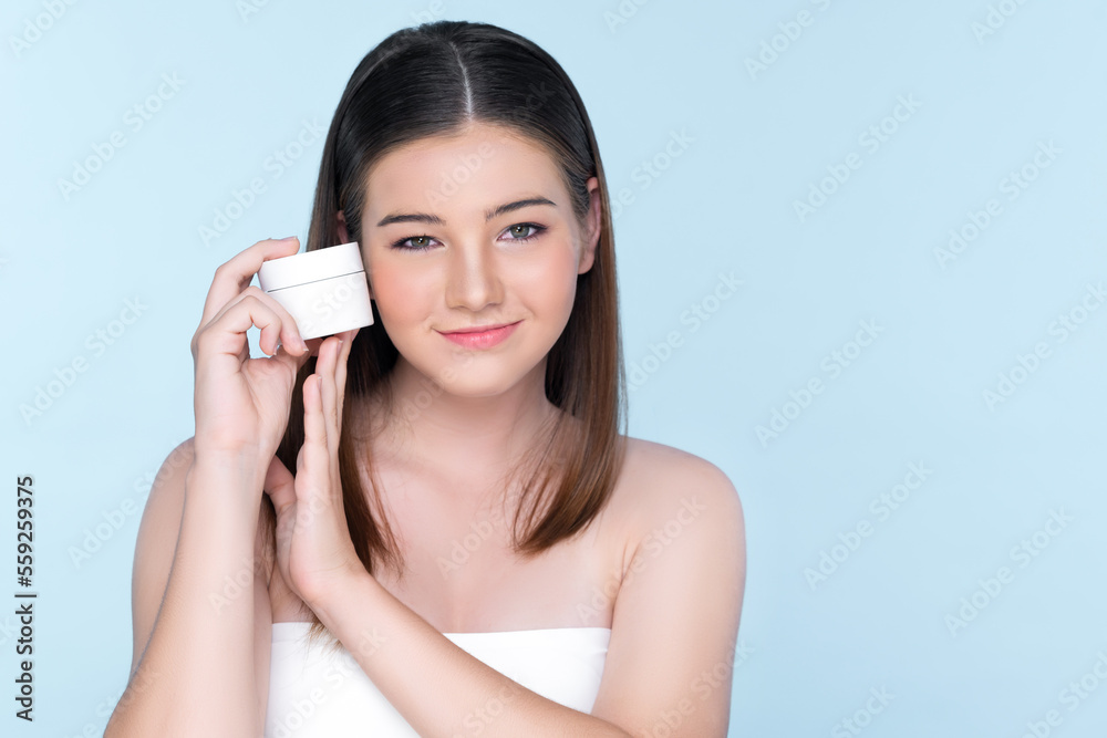 Young charming girl with natural beauty, perfect smooth skin hold ...