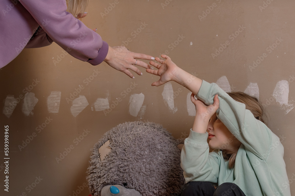 Foto de mother scolds her teenage daughter, difficult age of quarrel ...