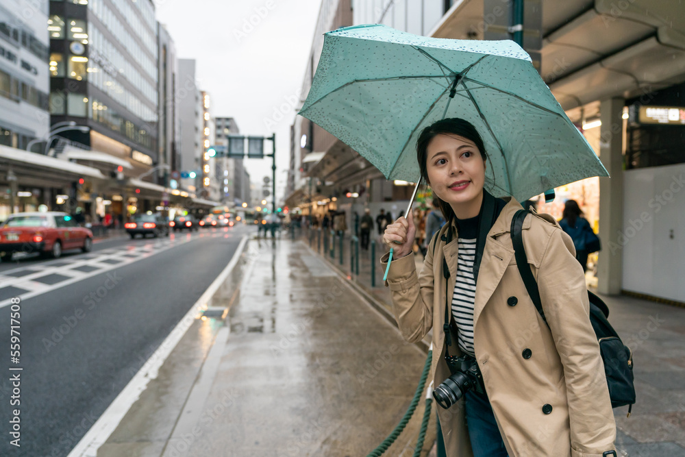 happy asian Japanese woman tourist holding umbrella and craning neck to ...