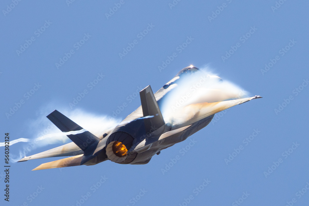 Very unusual close view of a F-35A Lightning II in a high G maneuver ...