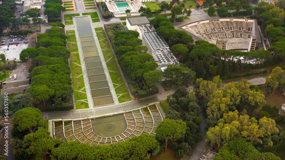 Fotka „Aerial view of Arena Flegrea and the fountain of the Esedra, the ...