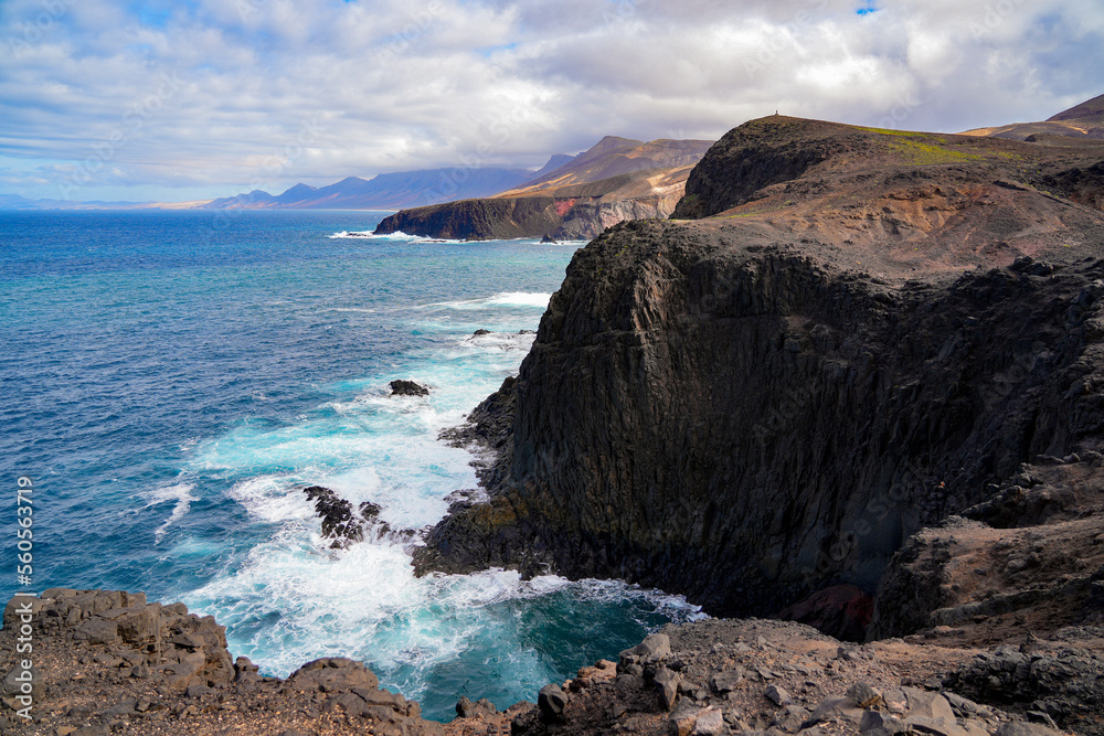 Foto de Sea cliffs of the Jandia Natural Park as seen from Punta ...