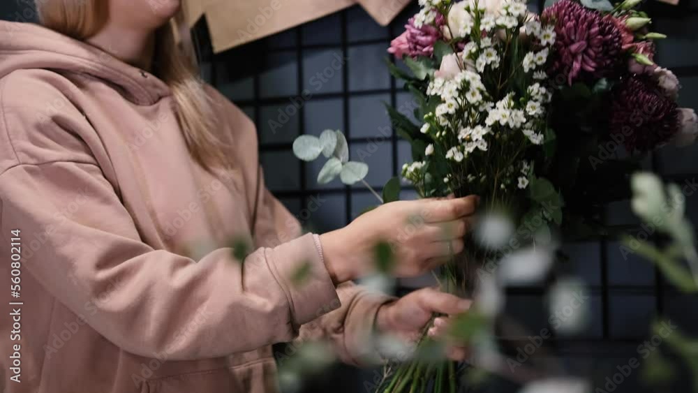 Female florist in flower shop. Woman making a beautiful and stylish ...