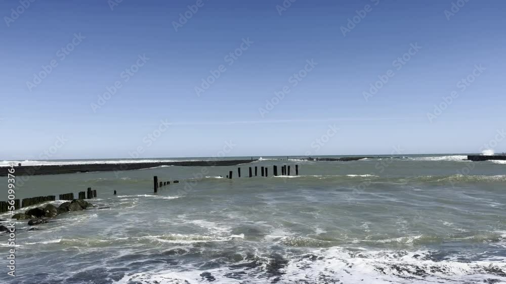 Tidal Waves Crashing On The Shore Of Patea Beach In Mana Bay, Taranaki ...