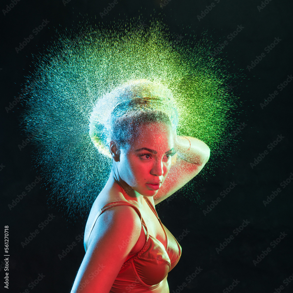 A sound trigger fired the flashes in the dark exactly when a water ...