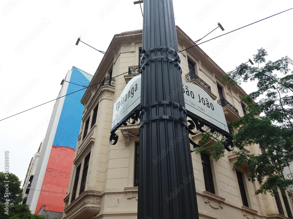 Foto de Signs of the most famous intersection between avenues in Brazil ...