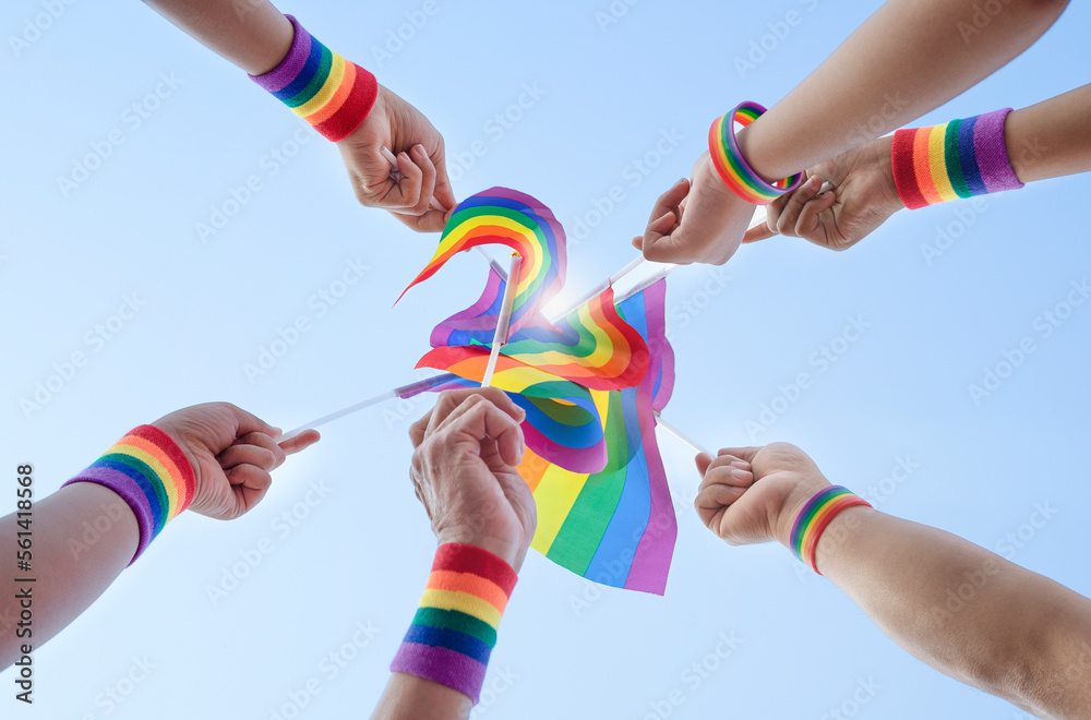Foto de diversity of gays hands wear rainbow wristbands holding lgbt ...