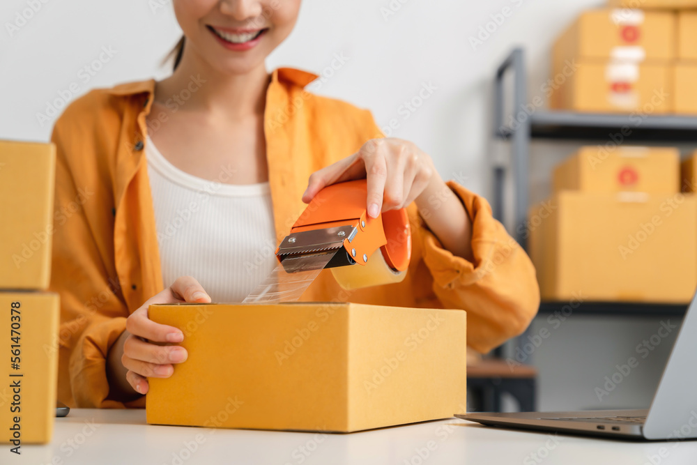 Foto de Startup small business, Young Asian woman owner using adhesive ...