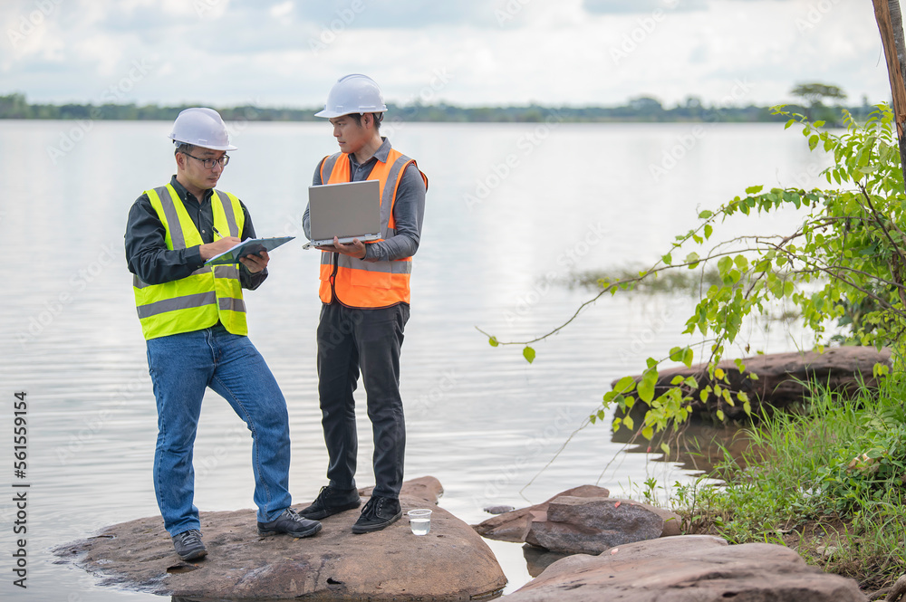 Environmental engineers inspect water quality,Bring water to the lab ...