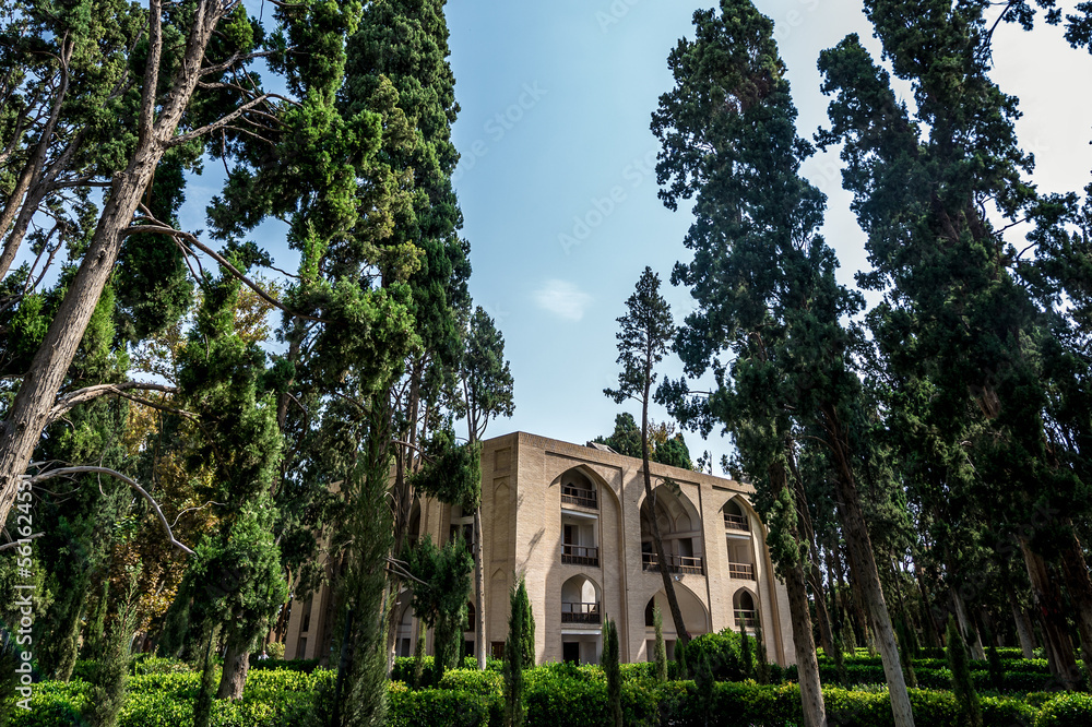 Cypress trees and central pavilion in Fin Garden - Bagh-e Fin Persian ...