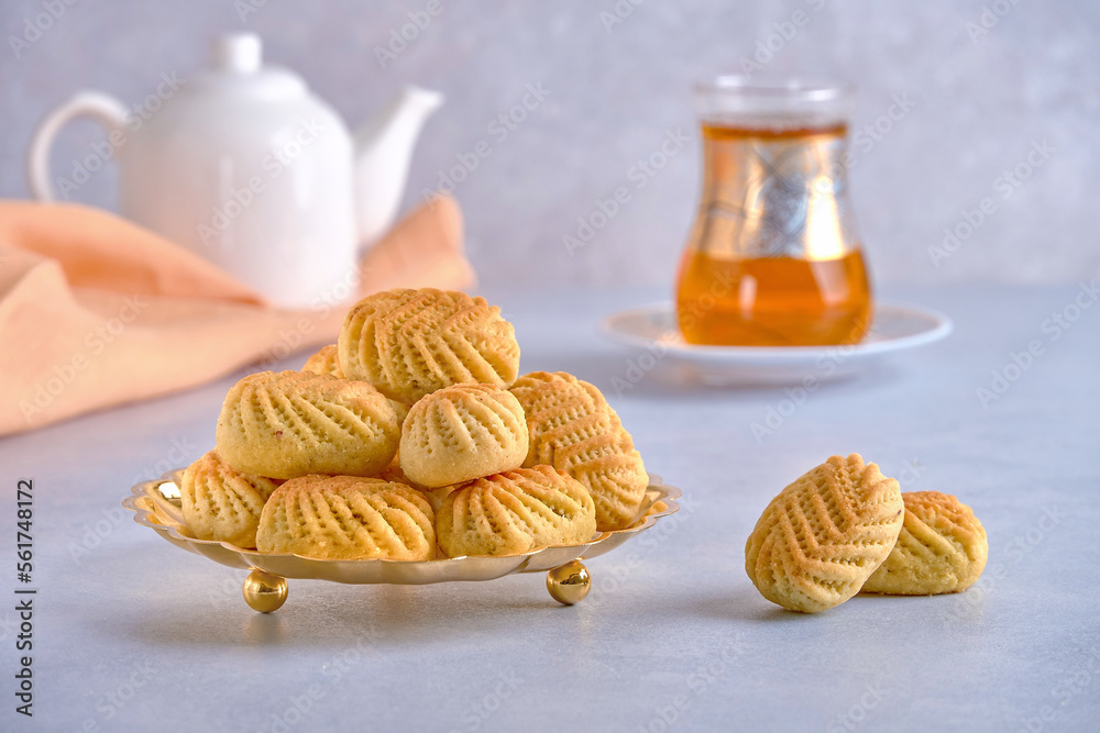 Traditional arabic semolina maamoul or mamoul cookies with dates ...