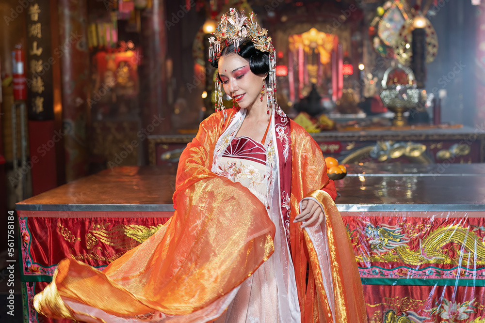 Chinese opera traditional dress in temple translation language is ...