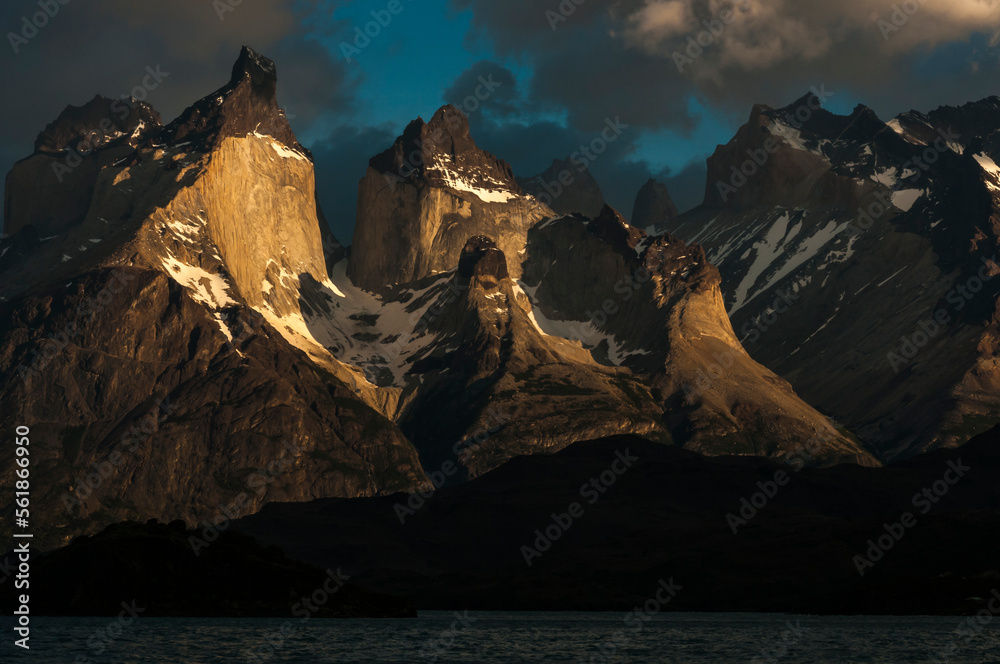 torres del paine, cuernos del paine, sur de chile, carretera austral ...