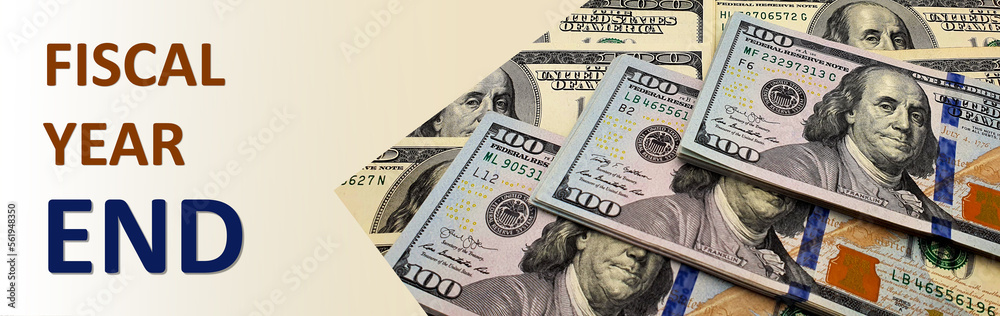 Foto Stock Text "fiscal year end" and photo of 100 US dollar banknotes ...
