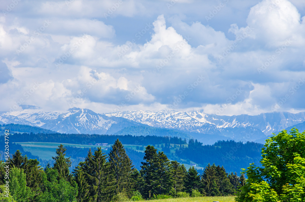 Foto de Malerische Landschaft und ländliche Gegend im Westallgäu um den ...