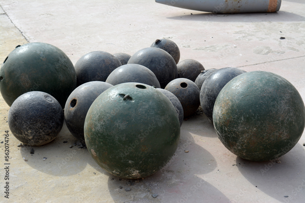 Fotka „Cairo, Egypt, January 7 2023: Bombs of different types and sizes ...