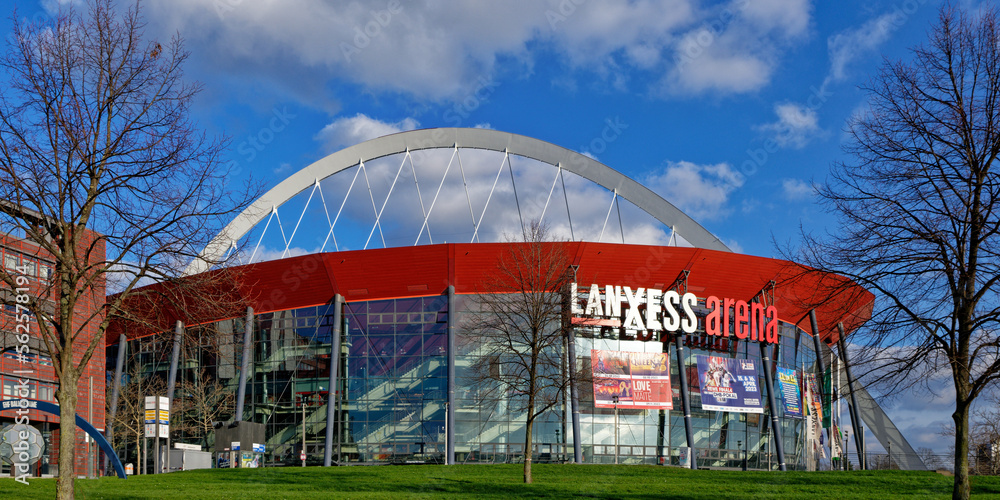 Foto de Cologne, Germany - January 18, 2023: Lanxess Arena event hall ...