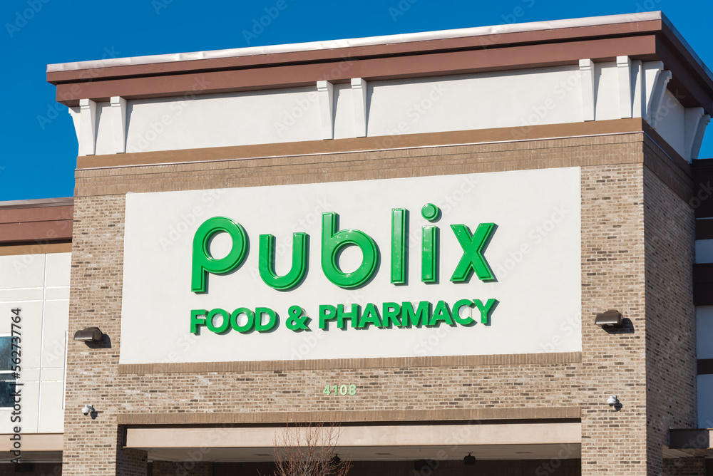 Close up logo of Publix Food & Pharmacy at façade entrance of employee ...