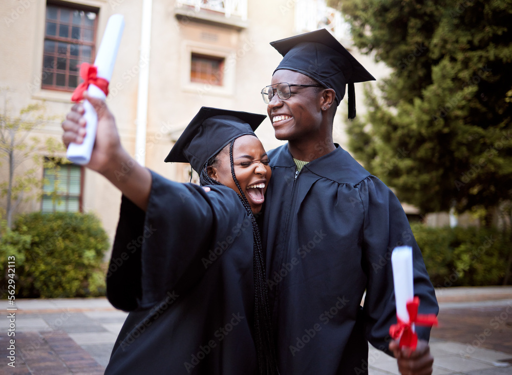 Foto de Black students, hug and celebration for graduation, education and achievement on ...