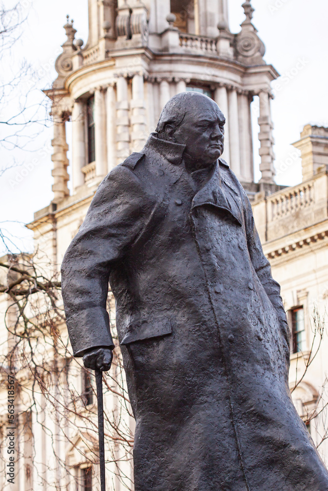 Sir Winston Churchill bronze statue in Parliament Square Gardens ...