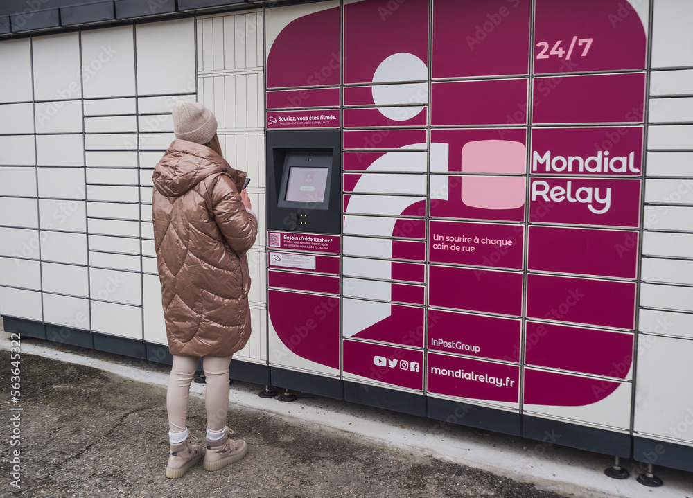 Mondial Relay Locker Hyper U : Comment utiliser un locker Mondial Relay ...