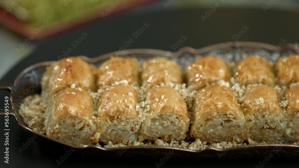 Traditional turkish baklava pistachio pastry. Dilberdudagi, ozel kesim ...