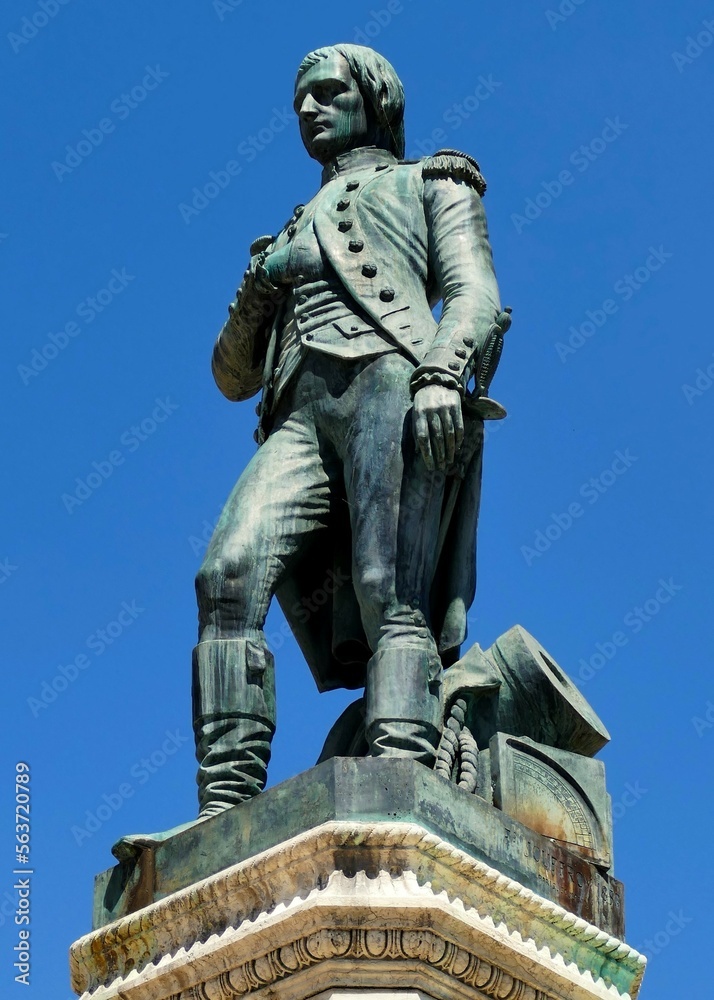 La statue de Napoléon Bonaparte sur la place d’armes d’Auxonne Stock ...