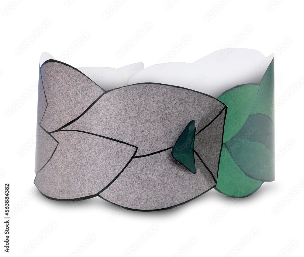 Corona de papel, infantil. Paper crown, child. Stock Photo | Adobe Stock