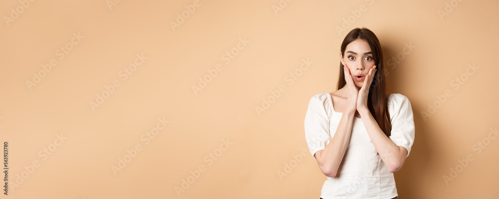 Wow unbelievable. Impressed young woman gasping and looking astonished ...