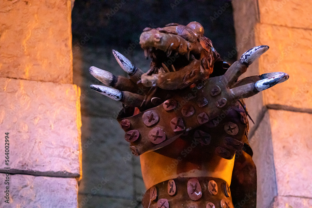 Foto de Crocodile warrior and Mayan shaman in Xcaret performing the ...