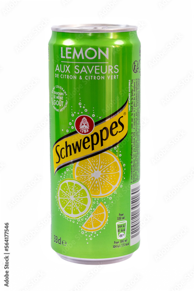 canette de Schweppes isolé sur un fond blanc Stock Photo | Adobe Stock
